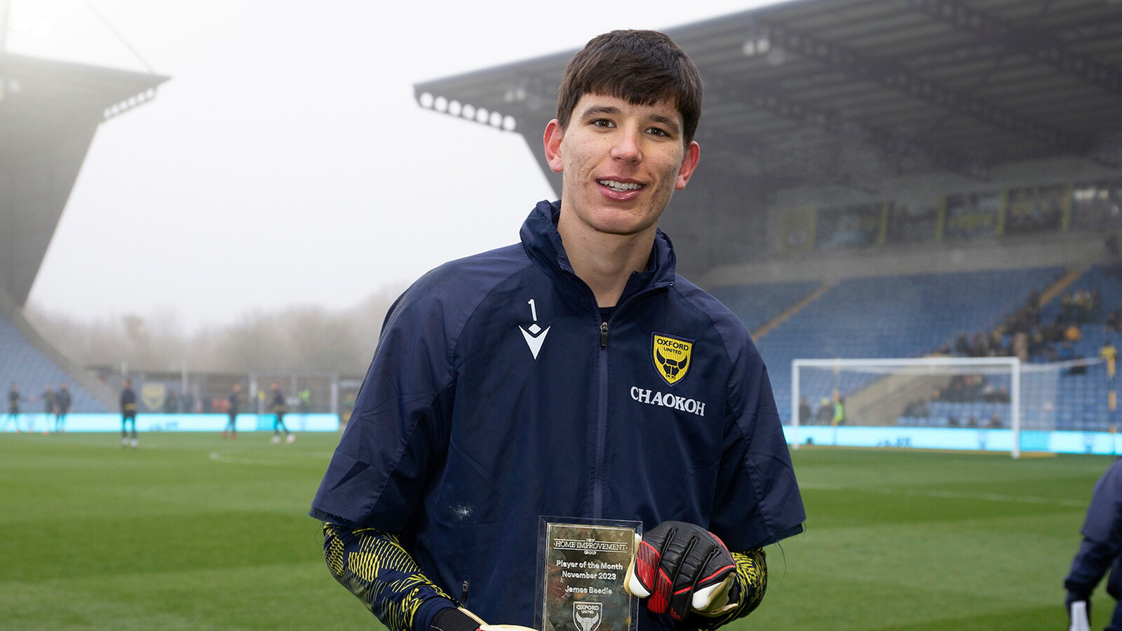 James Beadle Wins November Player of the Month | Oxford United Football ...